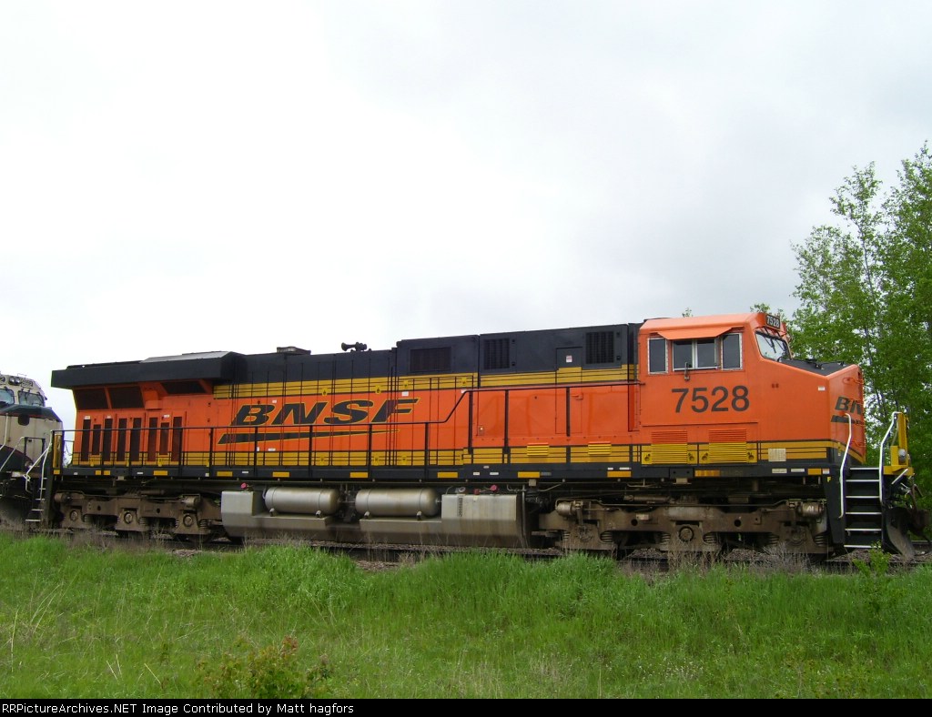 BNSF 7528